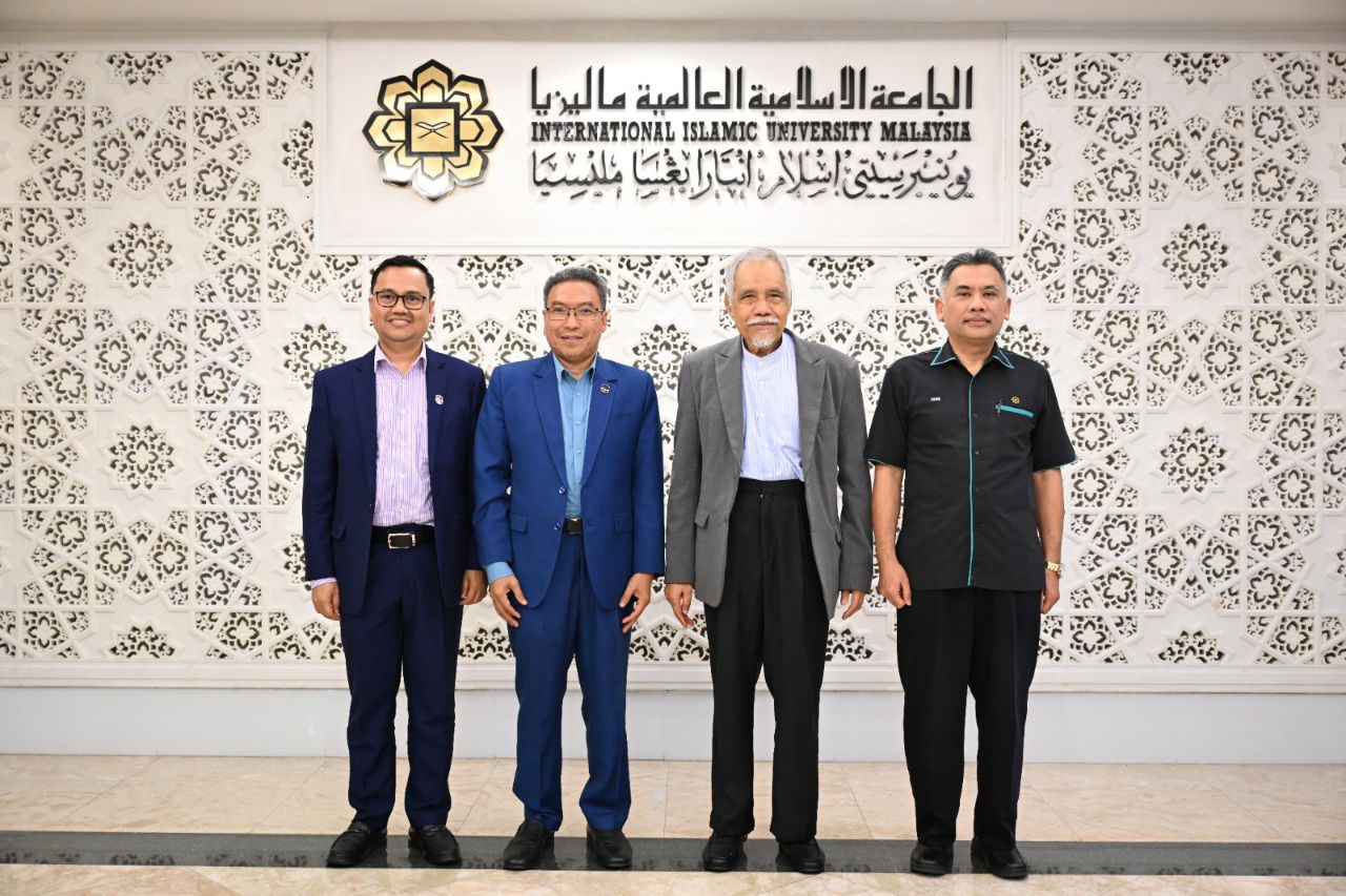 Visit of the President and the Rector of Cambodia University of ...